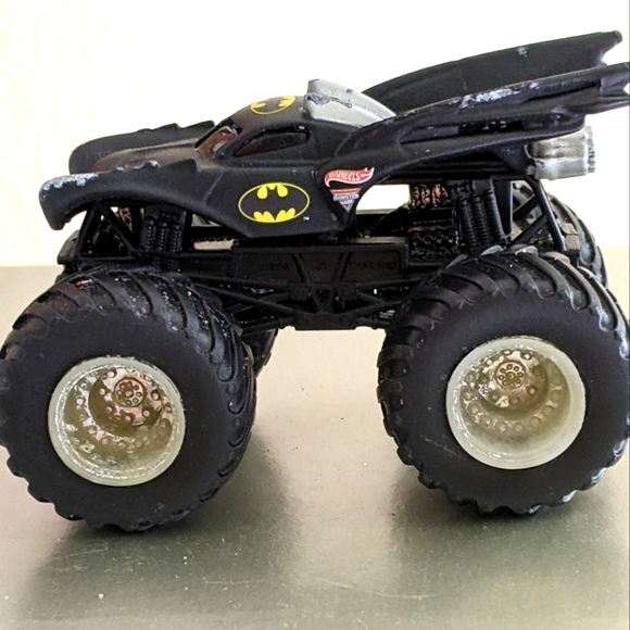 HOT WHEELS MONSTER | Toys | Batman Hot Wheels Monster Jam Batmobile 2 ...